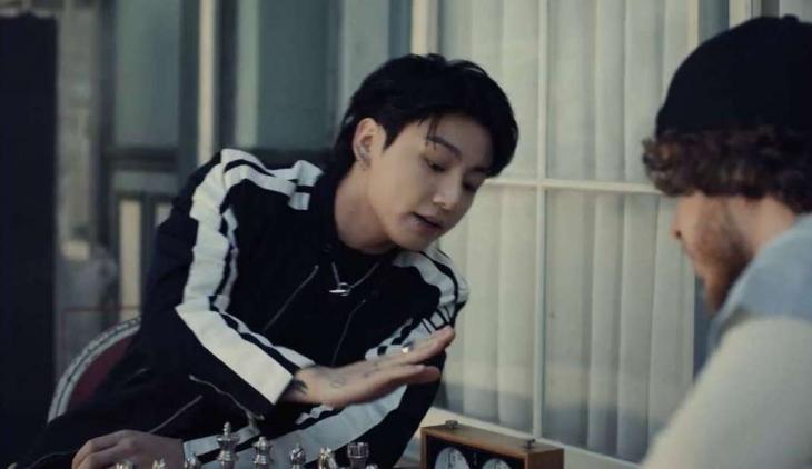 [BTS News] 방탄소년단 정국 신곡 '3D', MV 티저 공개만으로 '전세계+미국' 인기 동영상 1위 '압도적 관심' - 황선용 기자 - 톱스타뉴스 - 엔터/가요