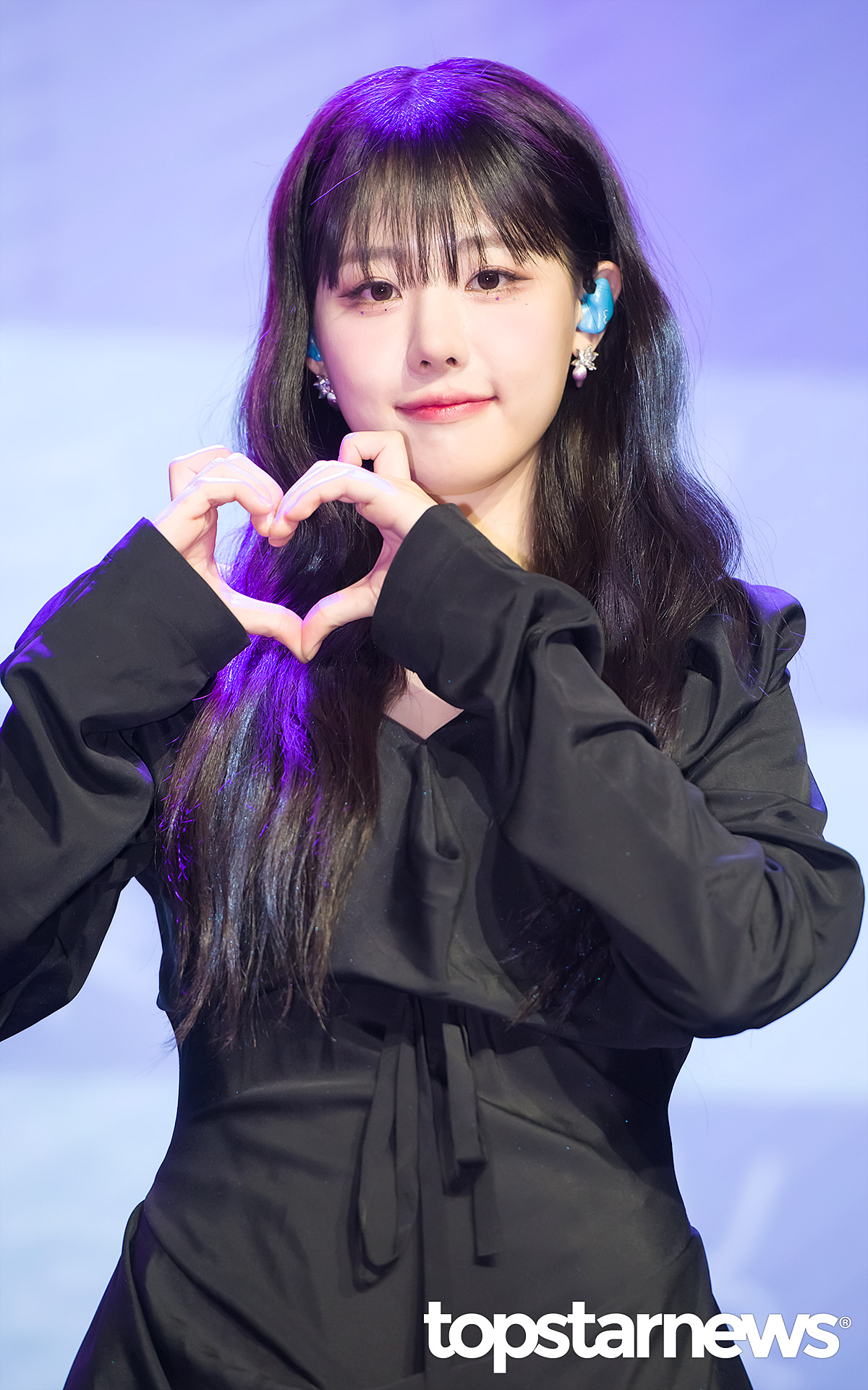 큐더블유이알(QWER) 히나(냥뇽녕냥), ‘고양이 하트랍니다~’ (디스코드 쇼케이스) [HD포토] - 최규석 기자 - 톱스타뉴스 ...