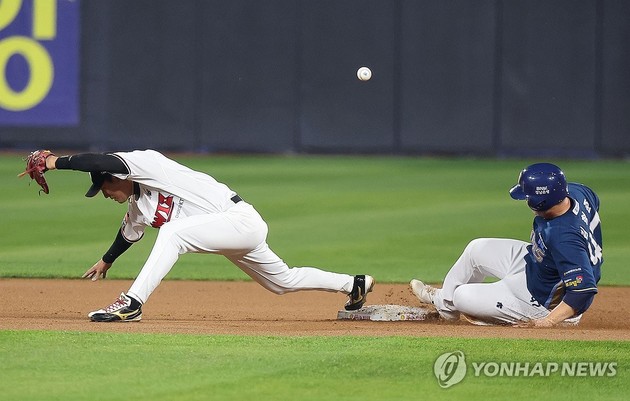돌아온 페디 12K 1실점 괴력투…NC, PO 1차전 9-5 승리 - 편집팀 기자 - 톱스타뉴스