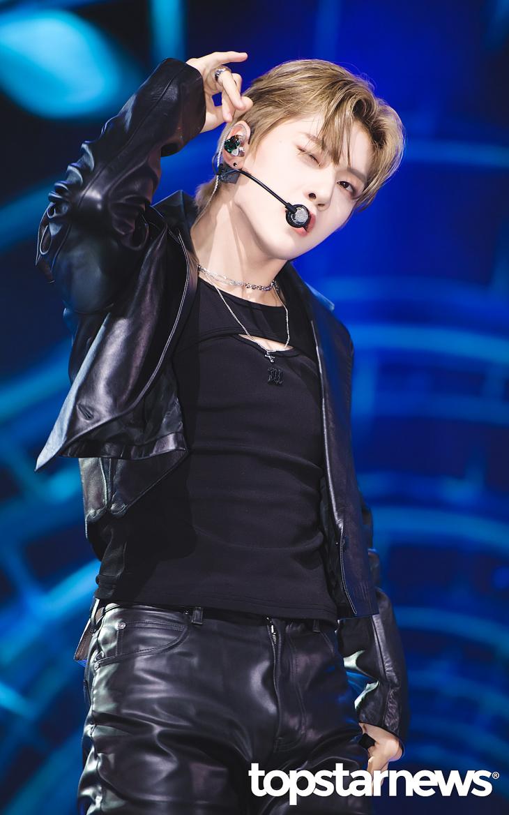 제로베이스원(ZB1) 석매튜, ‘매튜 윙크 앙큼해’ (CRUSH 쇼케이스) [HD포토] - 최규석 기자 - 톱스타뉴스