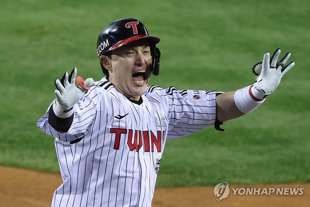 '우승 포수' 노리는 LG 박동원, KS 첫 홈런이 역전 결승포 - 편집팀 기자 - 톱스타뉴스