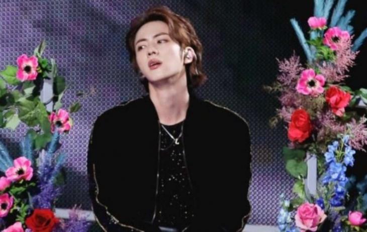 [BTS News] 방탄소년단 진, 英 BBC 라디오 '2024년 라이브를 무조건 봐야하는 아티스트'에 유일한 아시아 남성 아티스트로 선정 - Kollo