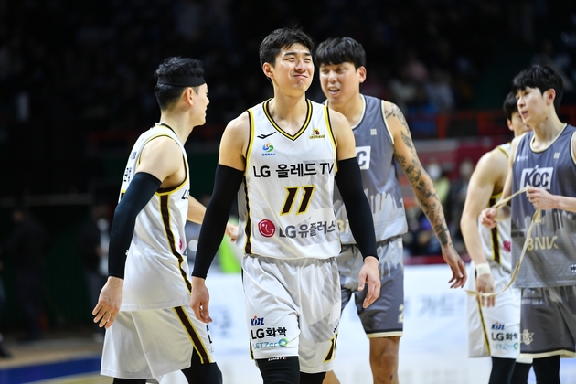 양홍석 20점…프로농구 LG, KCC 꺾고 20승 고지 '단독 3위' - 편집팀 기자 - 톱스타뉴스
