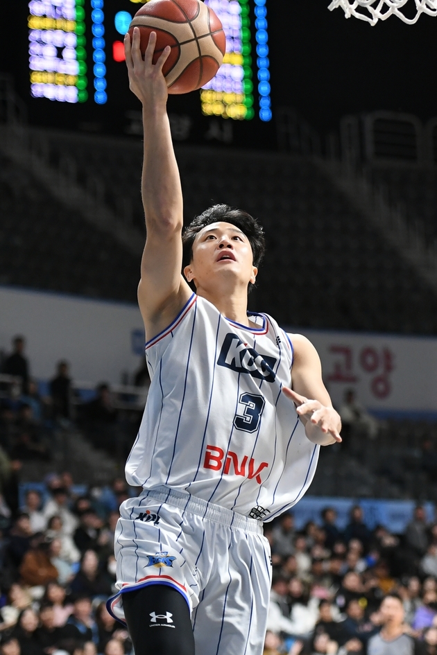 허웅 31점…프로농구 KCC, 시즌 최다 117점으로 소노 완파 - 편집팀 기자 - 톱스타뉴스
