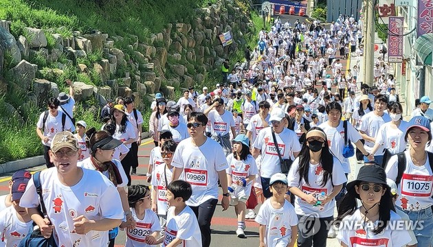 부산서 아프리카 아동 돕기 '국제어린이마라톤대회' 성황 - 편집팀 기자 - 톱스타뉴스