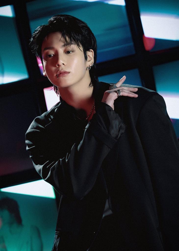 [BTS News] 방탄소년단 정국, 美빌보드 차트 3곡 42주·31주·26주 연속 진입…초강력 솔로 파워 과시 - 황선용 기자 - 톱스타뉴스