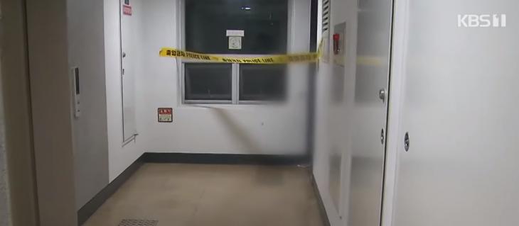 경찰, 처벌 강화 여론 의식? 강남 한복판 칼부림 피의자 60대男 신상 공개 - 서승아 기자 - 톱스타뉴스