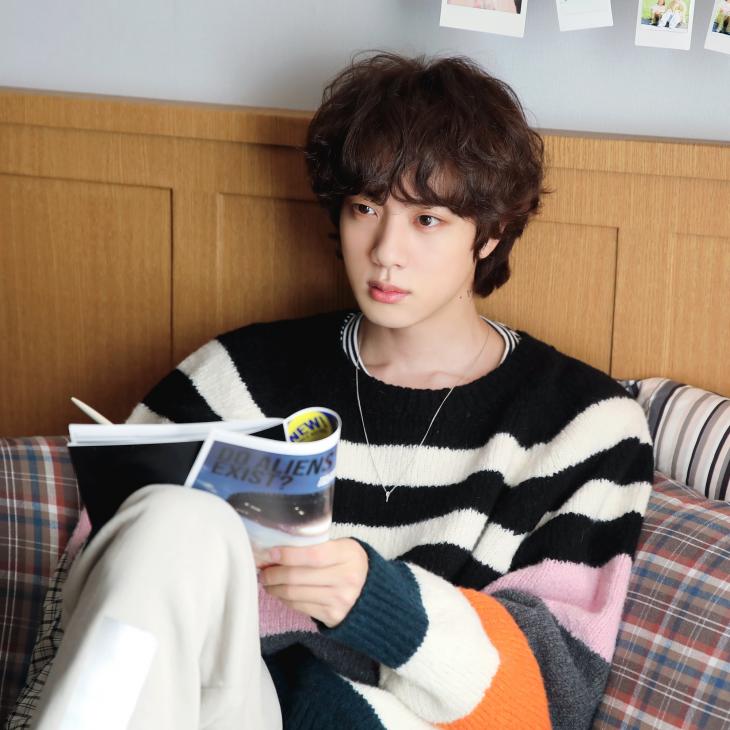 [BTS News] 방탄소년단(BTS) 진 솔로곡 '슈퍼 참치' 빌보드 차트 1위 역주행…美 포브스 "1만 7000% 매출 증대 기록" - 황선용 기자 - 톱스타뉴스 ...