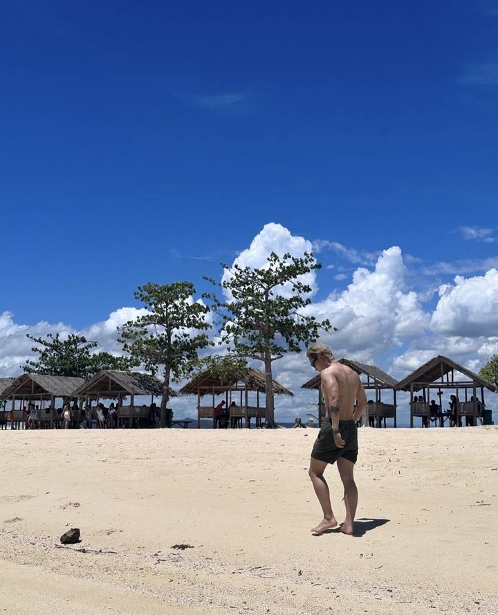 '故최진실 아들' 지플랫, 연애중? 여성과의 뽀뽀 사진 공개 - 편집팀 기자 - 톱스타뉴스