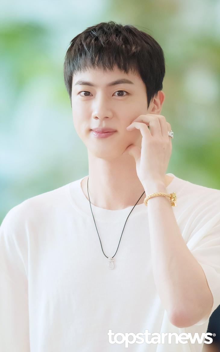 [BTS News] '1억 3천만원' 품절시킨 방탄소년단 진, 프레드 첫 글로벌 앰버서더로 발탁…월드클라스 영향력 발휘 - 황선용 기자 - 톱스타뉴스