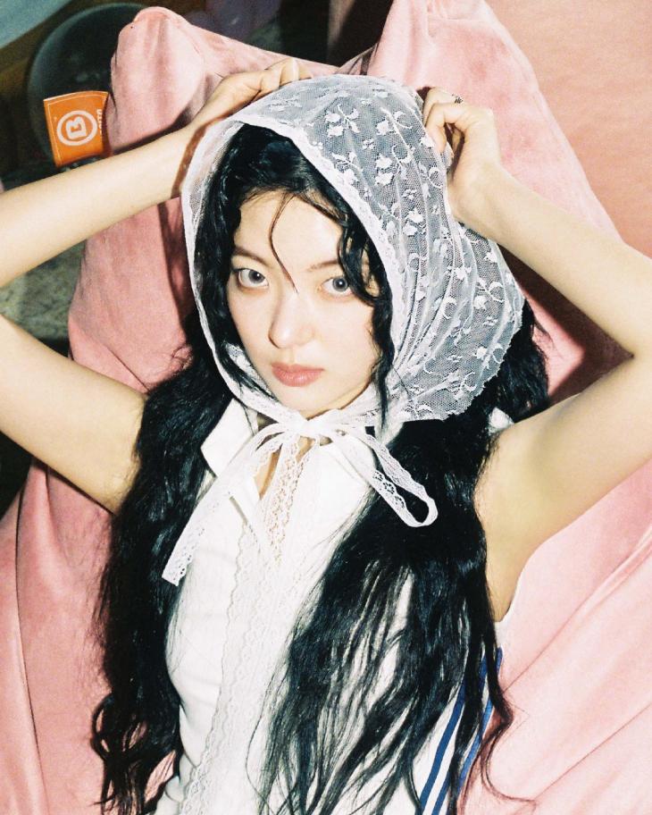 있지(ITZY), '컴백' 새 앨범 'GOLD' 콘셉트 포토 추가 공개…변함없이 찬란한 우정 & 환상적 케미 - 황선용 기자 ...