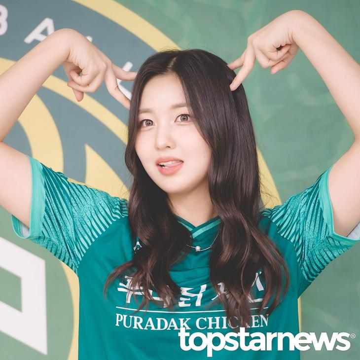 버스터즈 지은, ‘앙큼 고양이’ (축하공연) [HD포토] - 최규석 기자 - 톱스타뉴스