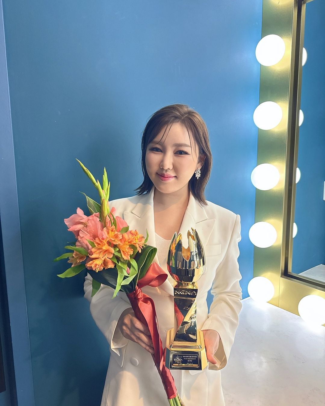 송가인, '2024 KGMA' 베스트 어덜트 컨템포러리 수상…"K-트롯 알리는 가수가 되겠다" - 장지우 기자 - 톱스타뉴스