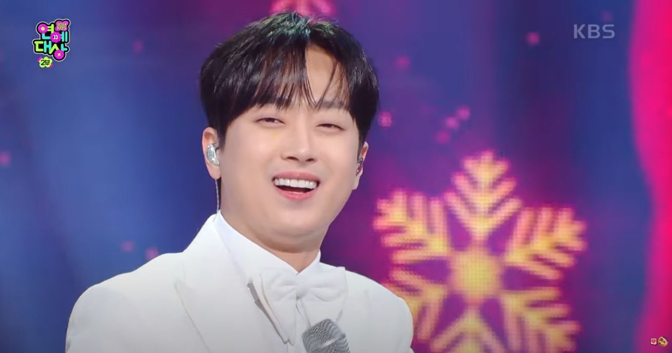 이찬원, '2024 KBS 연예대상' 대상 품에 안았다…올해의 예능인상까지 수상 - 장지우 기자 - 톱스타뉴스