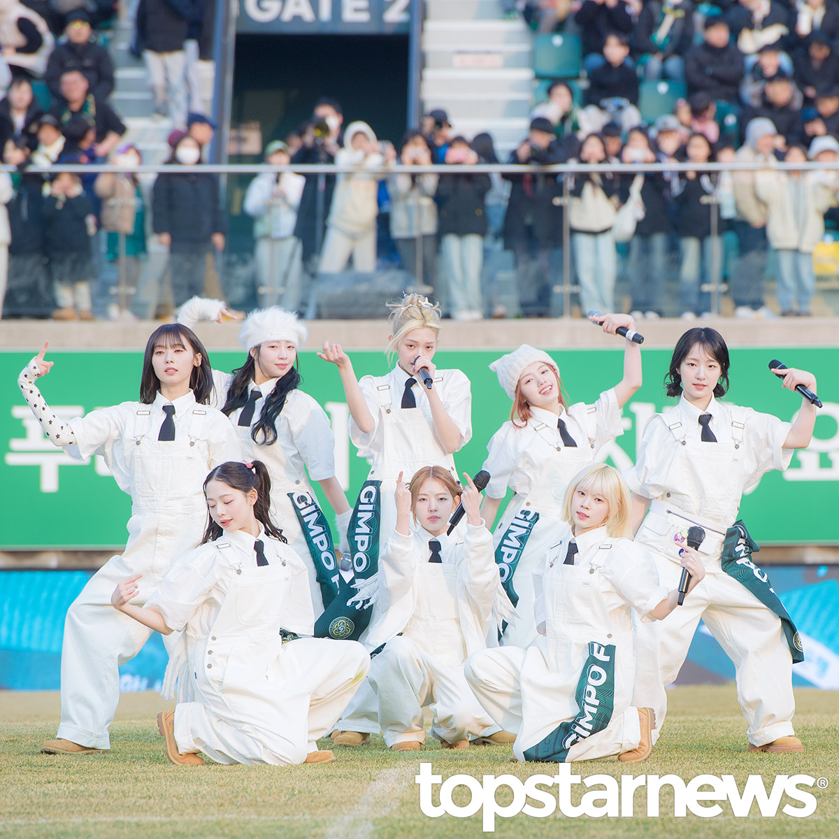 유니스(UNIS), ‘관객 시선 사로 잡은 축하무대’ (축하공연) [HD포토] - 최규석 기자 - 톱스타뉴스 - 엔터/가요