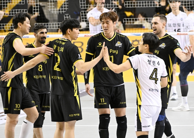 KB손해보험, 플레이오프 1차전에서 대한항공에 승리 - 이서윤 기자 - 톱스타뉴스 - 스포츠/핫토픽