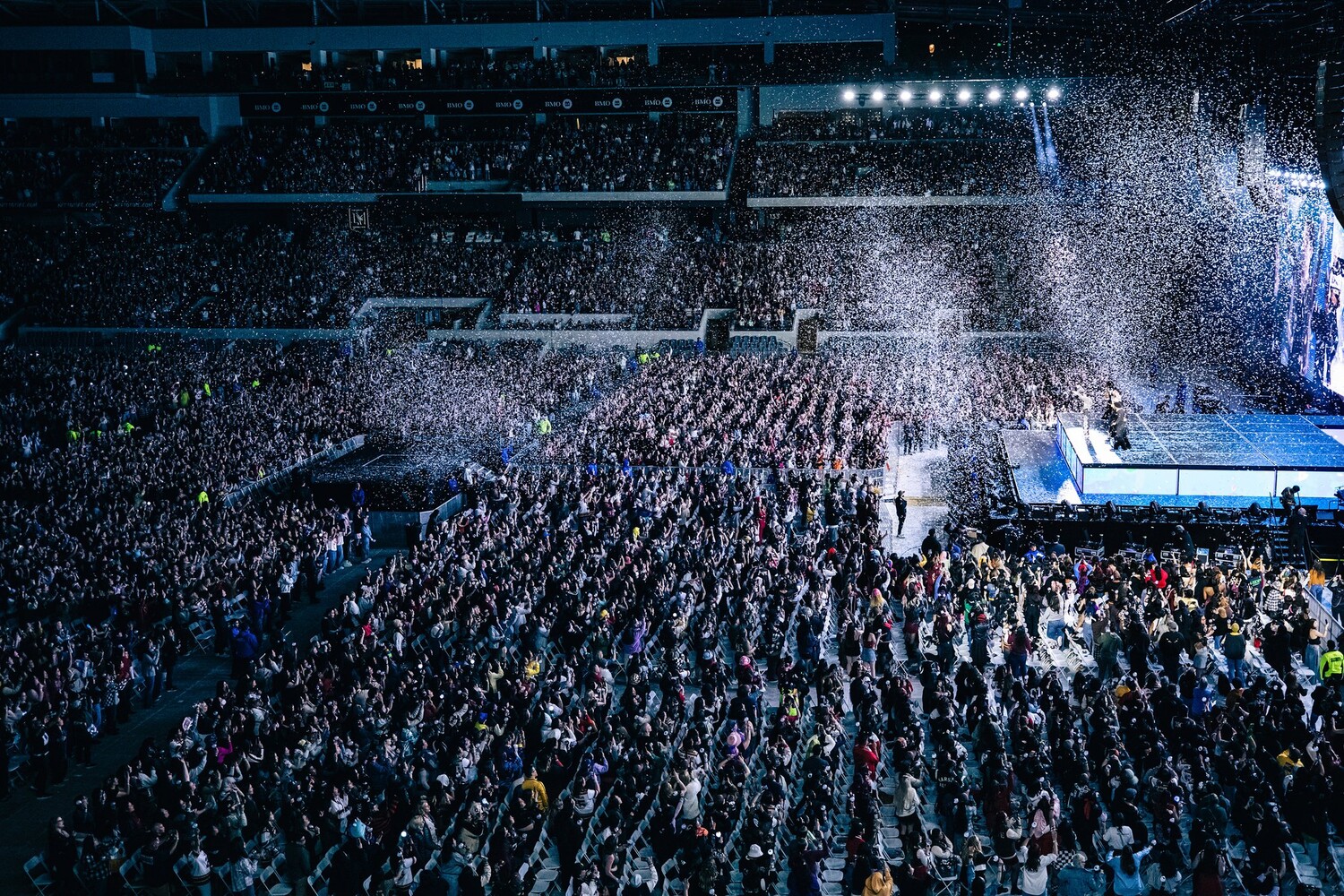 방탄소년단 제이홉, 美 LA BMO스타디움 ‘오버 솔드’...아시아 가수 최다 티켓 판매 기록 세워 - 황선용 기자 - 톱스타뉴스 - 엔터/가요/BTS News