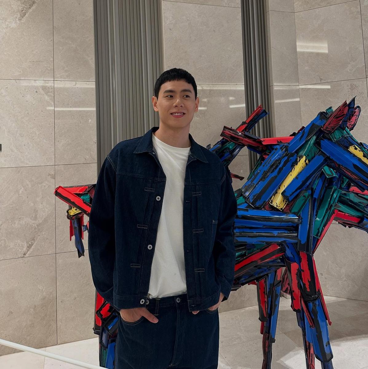 “기분좋은 선물은 마음을 따뜻하게 해주네”…이관희, 미소로 물든 여름 낮→잔잔한 힐링 - 오태민 기자 - 톱스타뉴스 - 엔터/셀럽