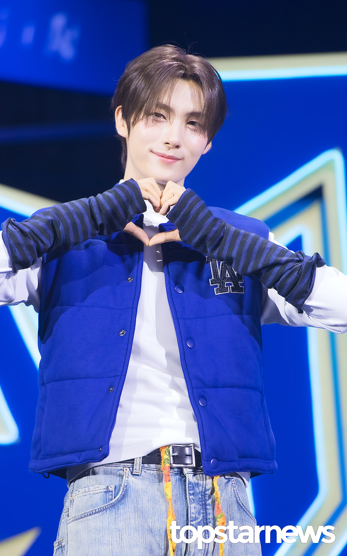 투어스(TWS) 영재, ‘설레게 만드는 하트’ (OVERDRIVE 쇼케이스) [HD포토] - 최규석 기자 - 톱스타뉴스 - 엔터/가요/쇼케이스