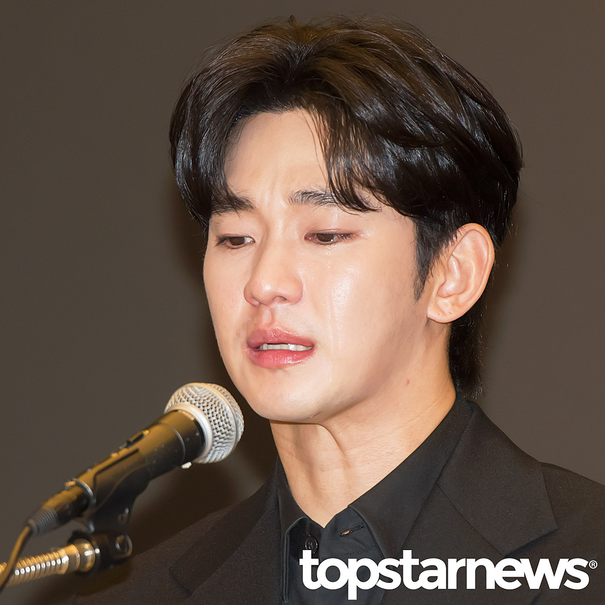 김수현, 5억 손배소 28억으로 증액…화장품 A사 "품위유지 조항 위반" - 유혜지 기자 - 톱스타뉴스 - 엔터/방송/이슈