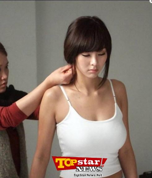 지나의 가슴라인 미친 볼륨감(?) - Dino 기자 - 톱스타뉴스