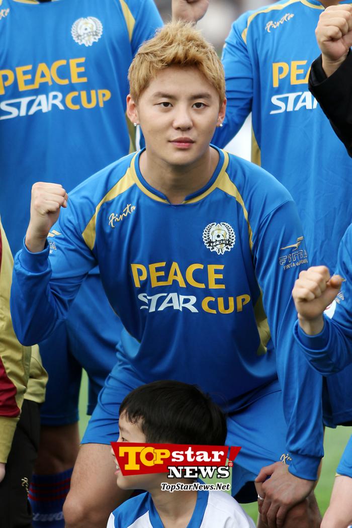 JYJ 김준수-FC MEN, '2011 피스스타컵' 5:1로 대패!…패배에 대한 아쉬운 표정 역력 - 고아라 기자 - 톱스타뉴스