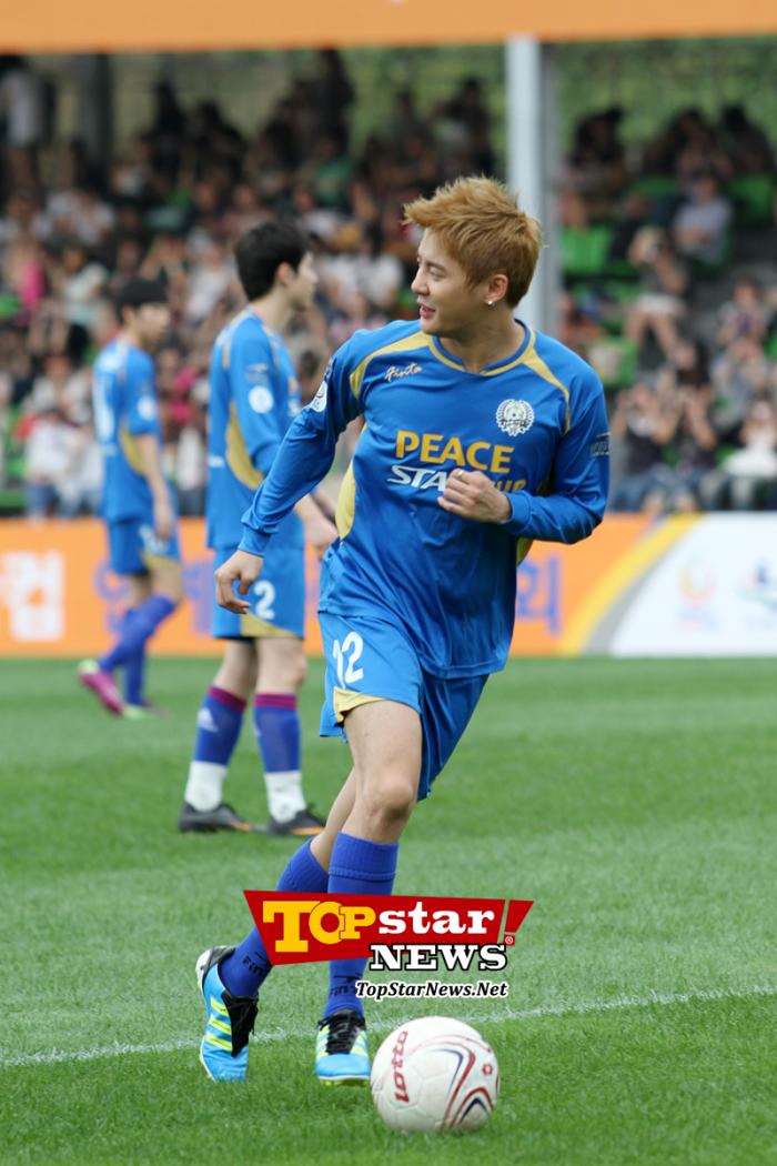 JYJ 김준수-FC MEN, '2011 피스스타컵' 5:1로 대패!…패배에 대한 아쉬운 표정 역력 - 고아라 기자 - 톱스타뉴스