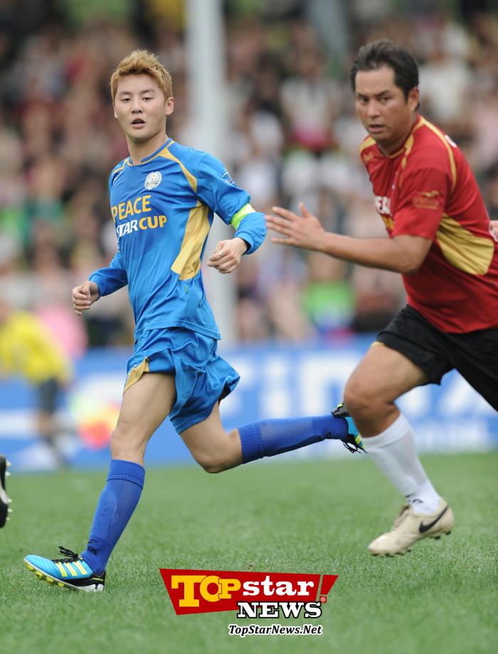 JYJ 김준수, 강렬한 옐로우 헤어 스타일로 'FC MEN' 맹활약 불구 패배 - 장영권 기자 - 톱스타뉴스