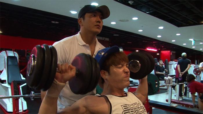 2PM 옥택연, 근육질 명품 몸매 만들기 비결 전격 공개 - 장영권 기자 - 톱스타뉴스