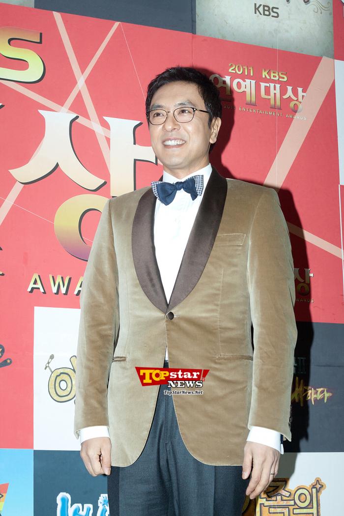 2011 KBS 연예대상 포토월에 선 김승우 - 이규아 기자 - 톱스타뉴스