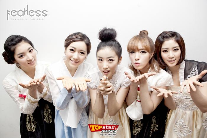 브레이브걸스의 한복 인사, '새해 복많이 받으세요' - 김명수 기자 - 톱스타뉴스