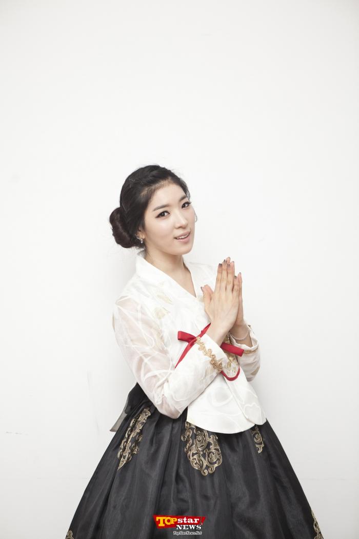 브레이브걸스의 한복 인사, '새해 복많이 받으세요' - 김명수 기자 - 톱스타뉴스