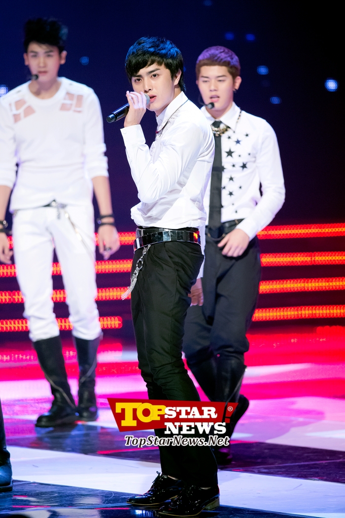 제국의 아이들(ZE:A) 정희철, ‘제 무대도 최선을 다해서’ …엠카운트다운 생방송 현장 [KPOP PHOTO] - 최규석 기자 ...