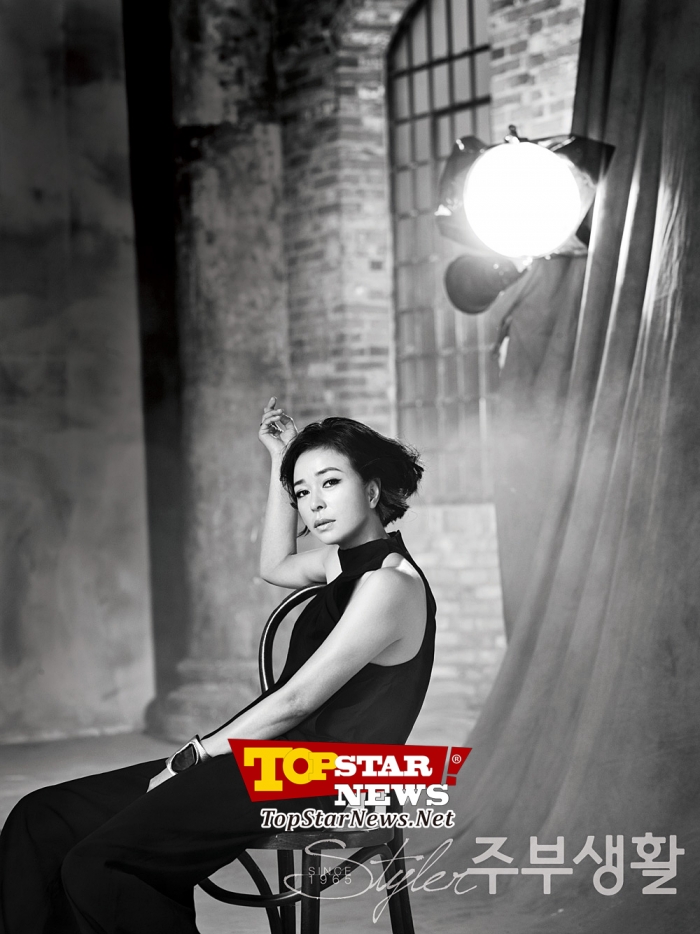 조민수(Jo Minsu), 여신 미모 화보 공개 - 김윤현 기자 - 톱스타뉴스