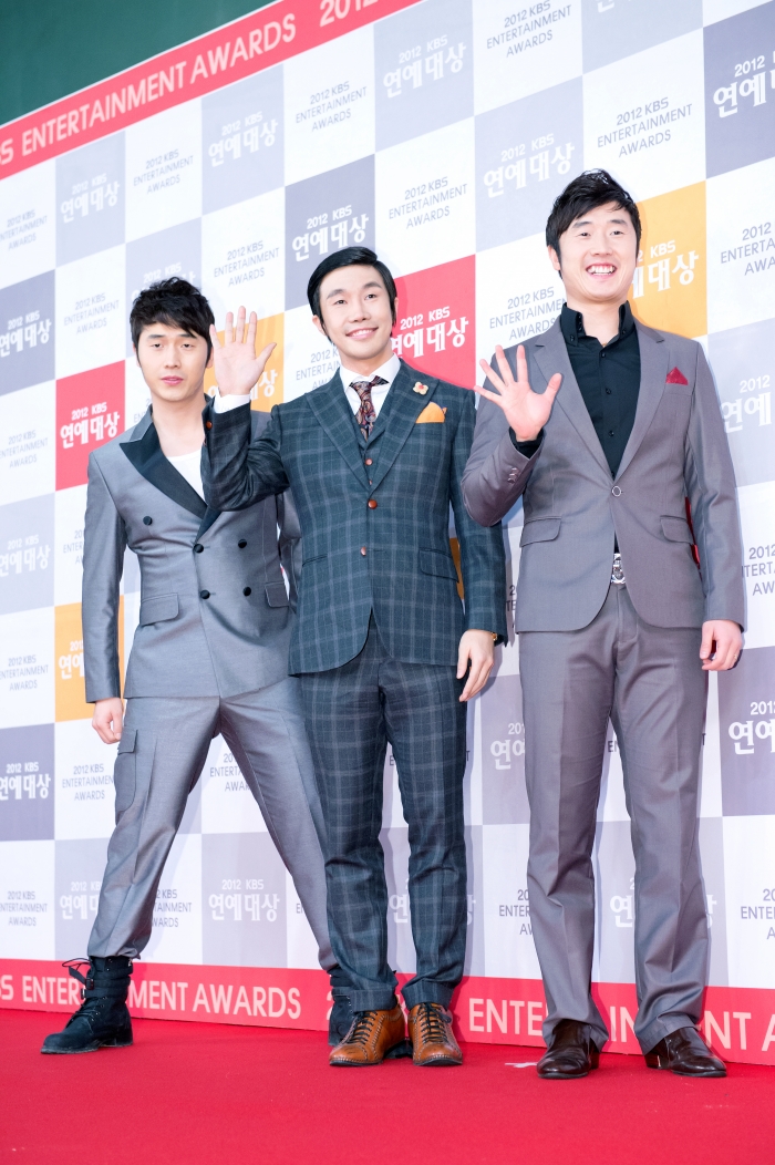 Lee Sang Ho, Lee Sang Hoon y Lee Jong Hoon, "Ellos también se visten de ...