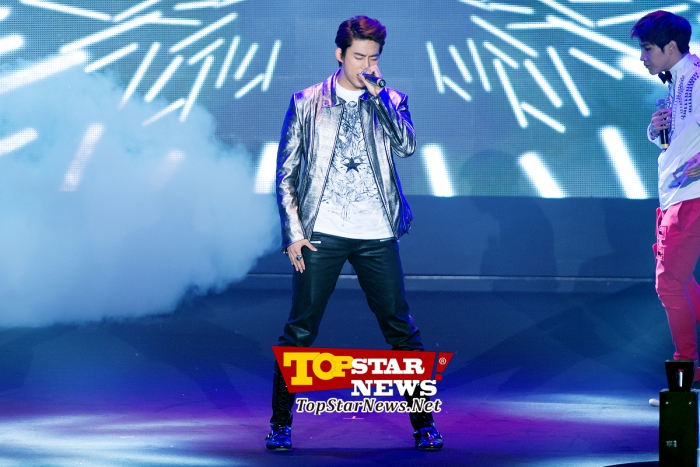 2PM’s Taecyeon, ‘Putting his all into a passionate performance’… ‘Coway Music Festival with 2PM ...