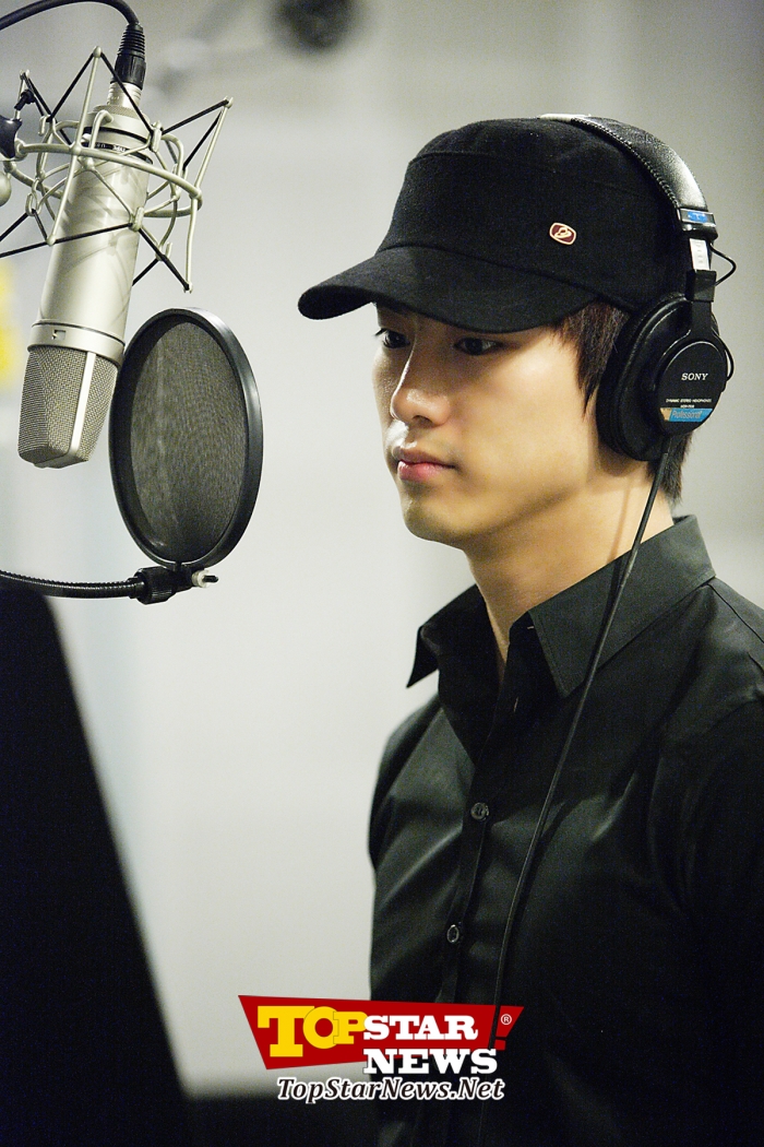 Taec Yeon y Junho de 2PM, Dando una agradable armonía a "7th Grade Civil Servant" con la banda ...