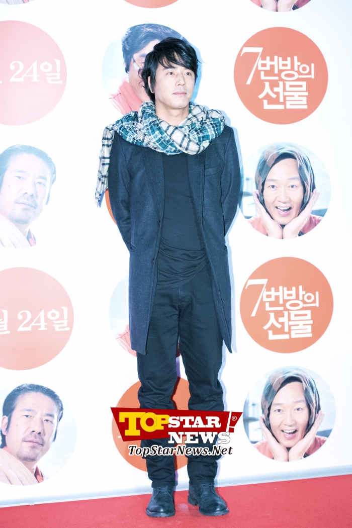 Han Jae Seok, ‘His muffler looks good on him’…VIP premiere for the ...