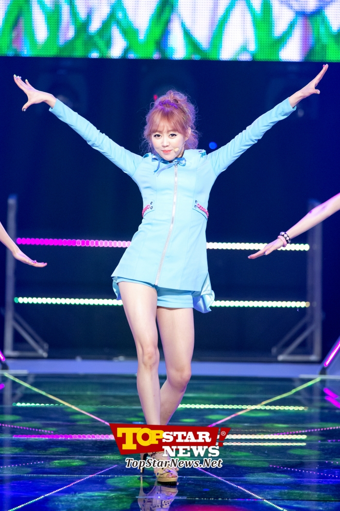투엑스(TWO X) 지유, ‘섹시 뒷모습’…Mnet ‘엠카운트다운’ 방송 현장 [KPOP PHOTO] - 홍아현 기자 - 톱스타뉴스
