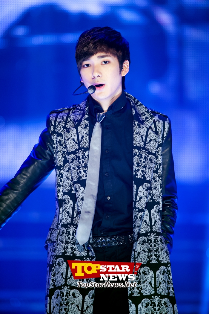 뉴이스트(NU'EST) ARON, '남자의 매력'…MBC뮤직 ‘쇼 챔피언’ 생방송 현장 [KPOP PHOTO] - 홍아현 기자 - 톱스타뉴스