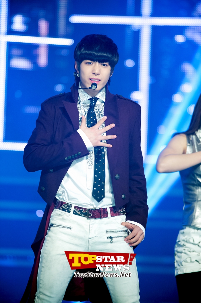 NU’EST, "Hoy vienen de corbata"… MBC MUSIC "Show Champion" [KPOP PHOTO] - Juana Urbano Jimenez ...