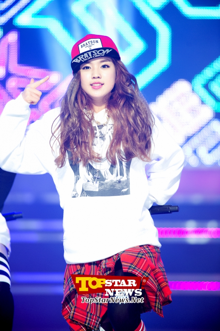 D-UNIT, ‘Looking cute while wearing hats’… MBC MUSIC ‘Show Champion ...