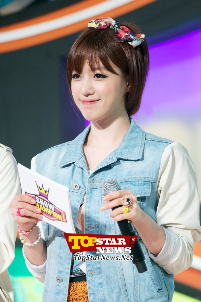 티아라(T-ara) 은정, ‘즐거운 진행~’ … MBC뮤직 ‘쇼 챔피언’ 방송 현장 [KPOP PHOTO] - 김현우 기자 - 톱스타뉴스