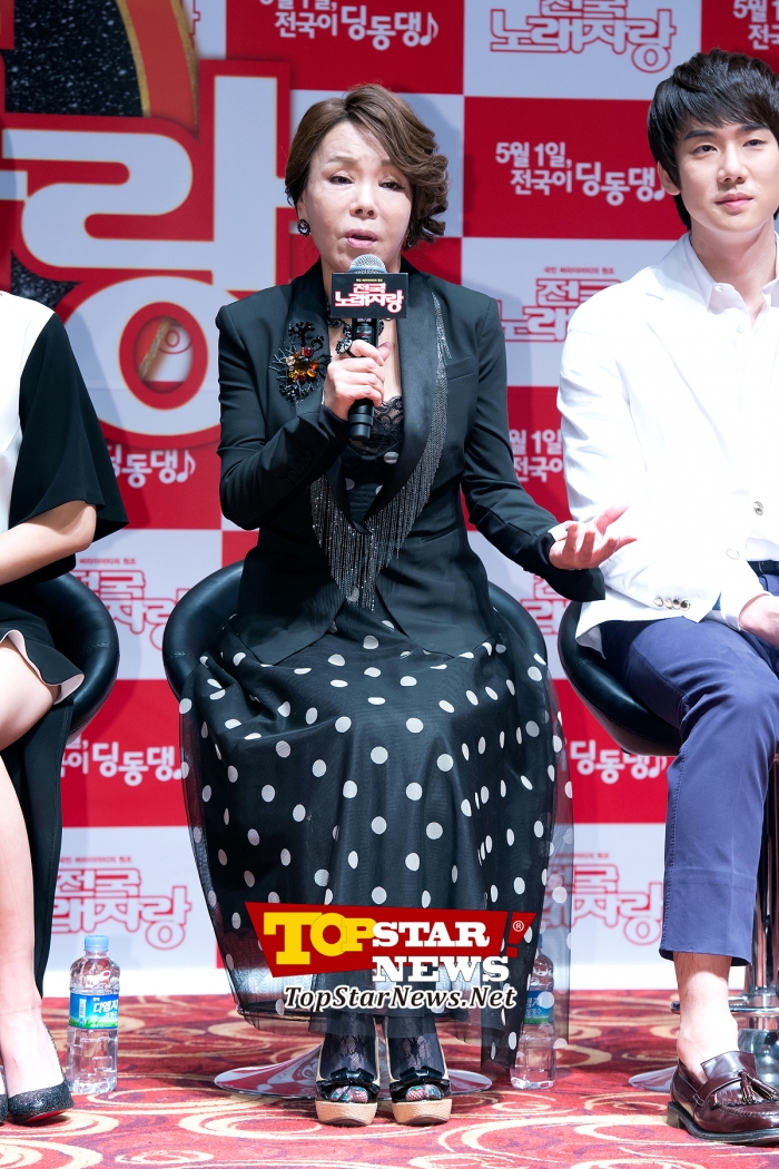 김수미(Kim Su Mi), ‘고음불가 음치 시장역을 맡았어요’ …영화 ‘전국노래자랑’ 제작보고회 현장 [KMOVIE PHOTO ...