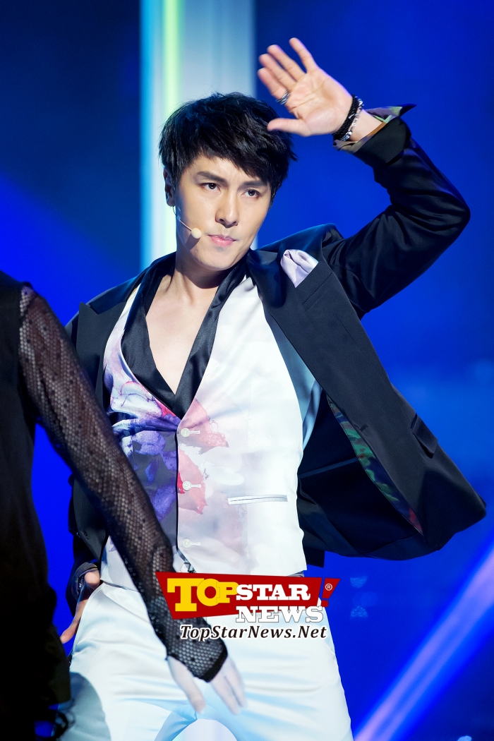 Dong Wan de SHINHWA, "Lo dice todo con una mirada"… MBC MUSIC "Show Champion" [KPOP PHOTO ...