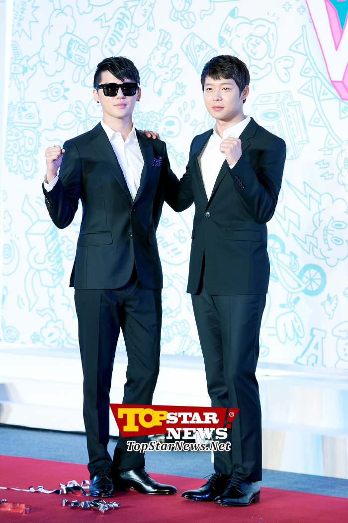 제이와이제이(JYJ) 김준수-박유천, ‘어깨에 손을 얹고 다정한 두사람’ …‘2013 JYJ Membership Week 개막식’ 현장 [KSTAR PHOTO] - 최규석 ...