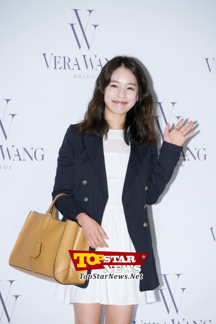 홍아름(Hong Areum), ‘상큼한 손인사~’… ‘베라왕 브라이드 런칭쇼’ 현장 [KSTAR PHOTO] - 김현우 기자 - 톱스타뉴스