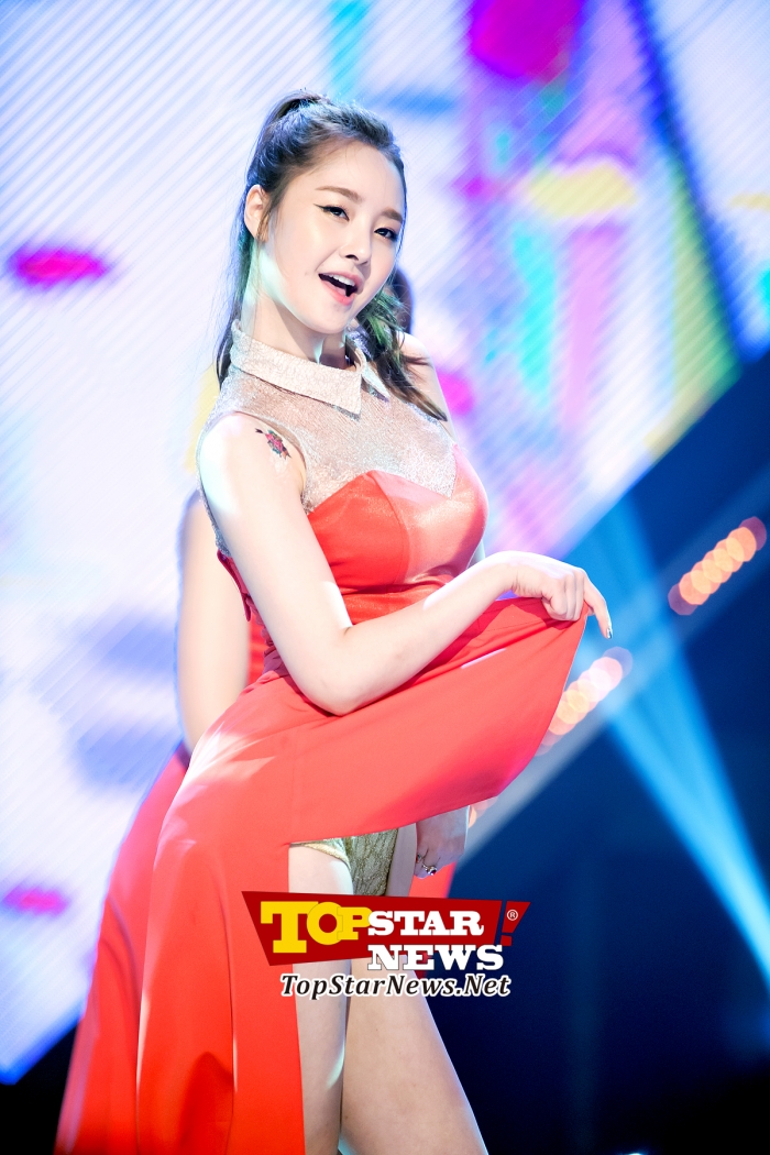 달샤벳 Dal★shabet 우희 ‘스커트 걷어 올리며 섹시 포즈 …mbc뮤직 ‘쇼 챔피언 방송 현장 [kpop Photo