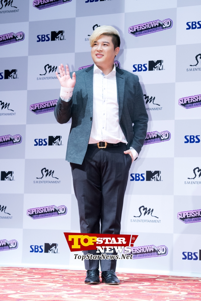 [HD] Super Junior’s Shin Dong, ‘Giving a wave’… Premiere for the movie ...