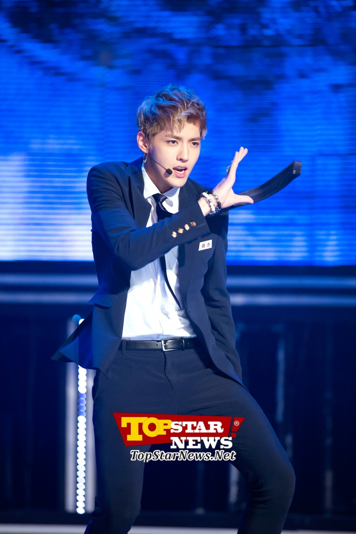 [HD] 엑소(EXO) 크리스, ‘넥타이 휘날리며~’ … MBC뮤직 ‘쇼 챔피언’ 방송 현장 [KPOP PHOTO] - 김현우 기자 - 톱스타뉴스